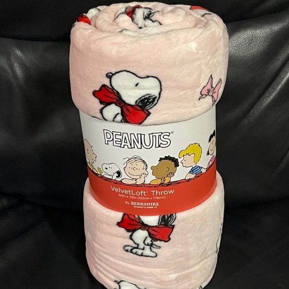 Peanuts | Holiday | Christmas Peanuts Holiday Bows Throw Snoopy ...